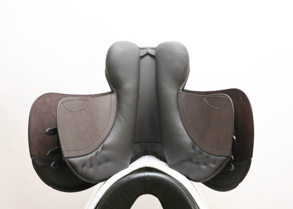 Black Country Ricochet Jump 17W Saddle #7020 – Equestrian Imports