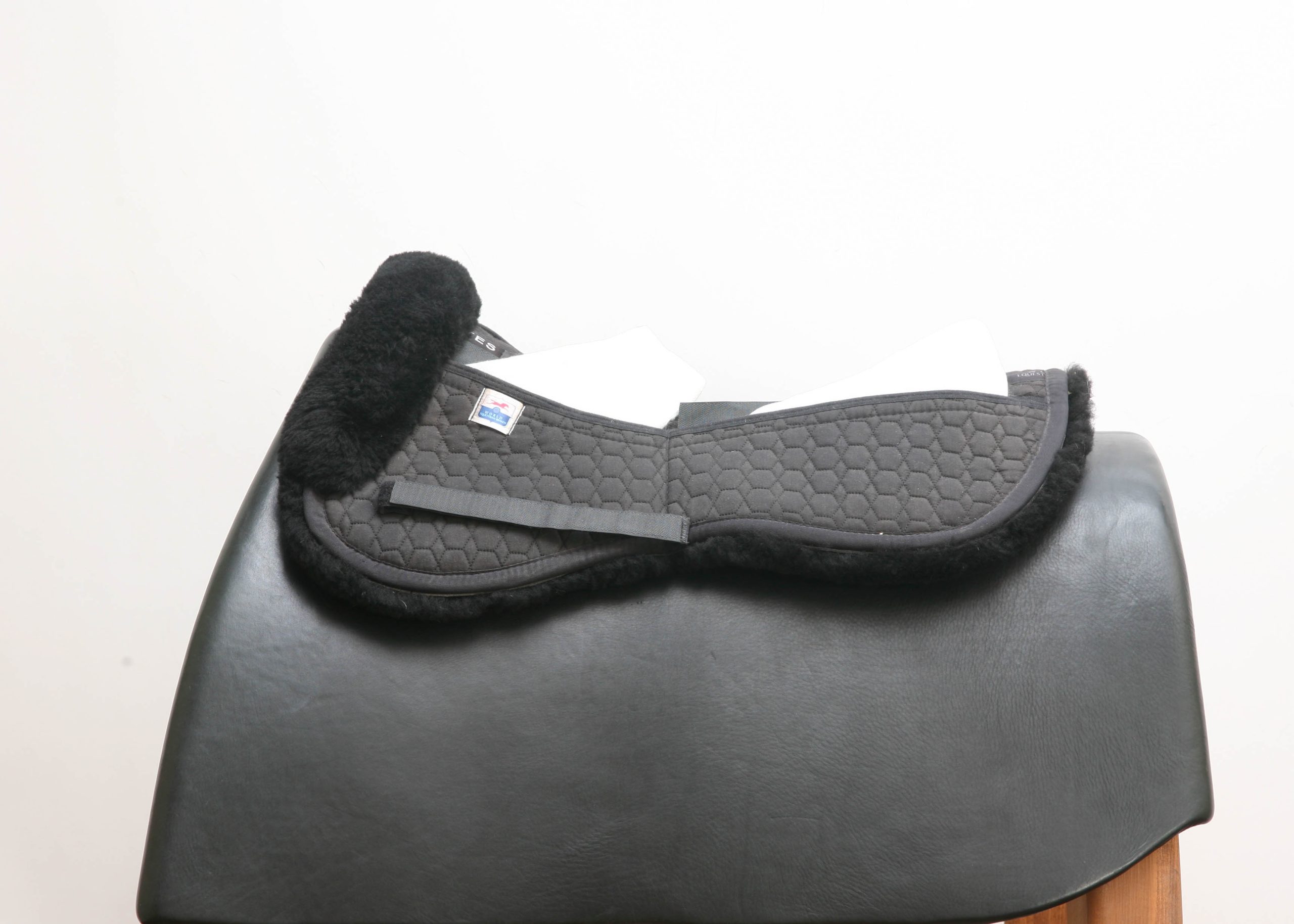 Demo Mattes All Purpose Correction Half Pad Black Medium – Equestrian ...